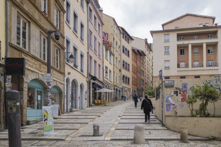 Plongée dans l'Histoire : Les Maisons de Canuts de Lyon